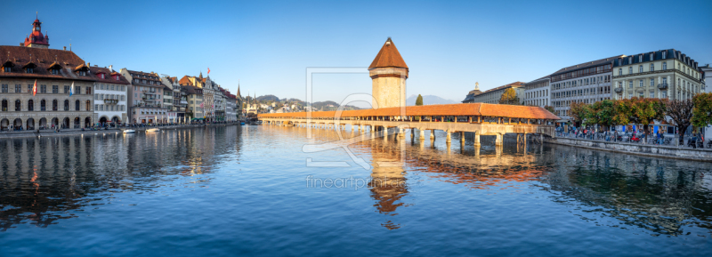 Altstadt von Luzern mit Blick auf die Kapellbrücke as ...